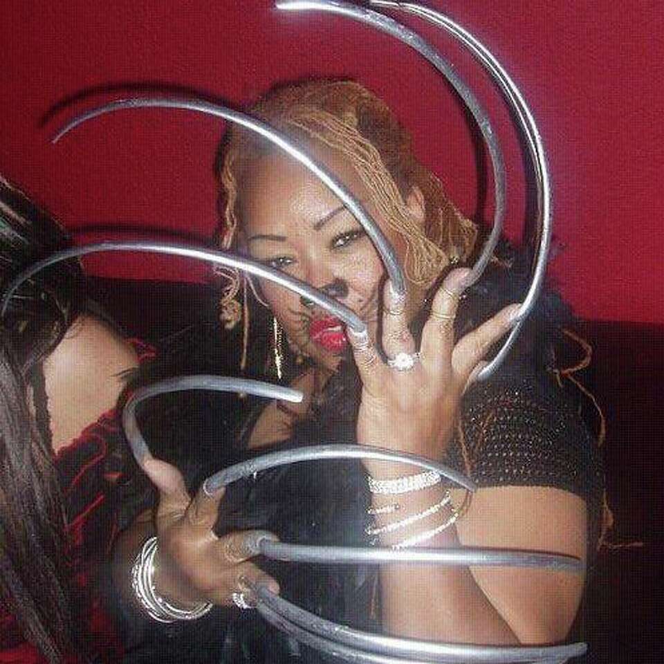 Houston woman's 23-inch fingernails make Ripley's Believe it or Not book