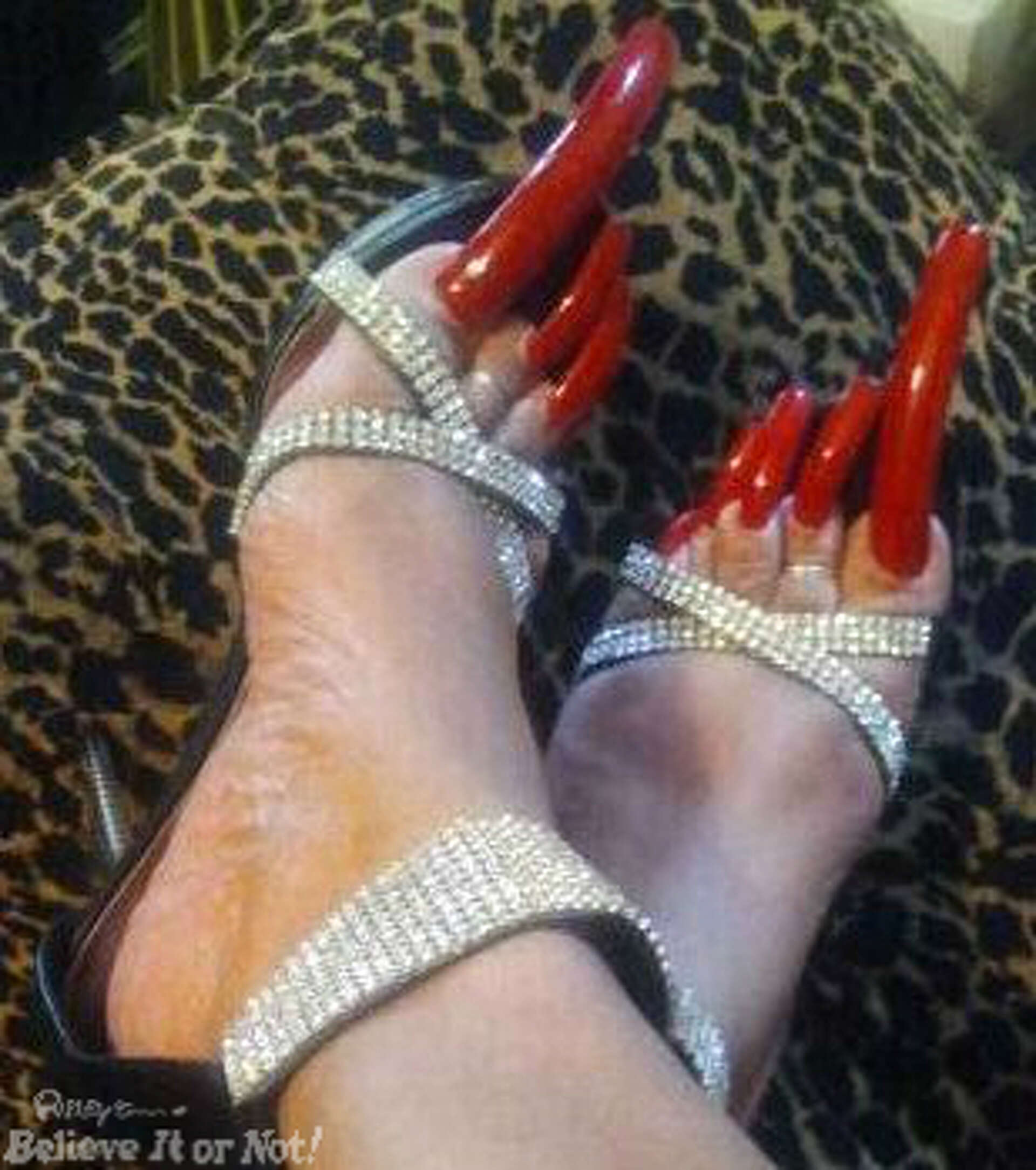 Houston woman's 23-inch fingernails make Ripley's Believe it or Not book