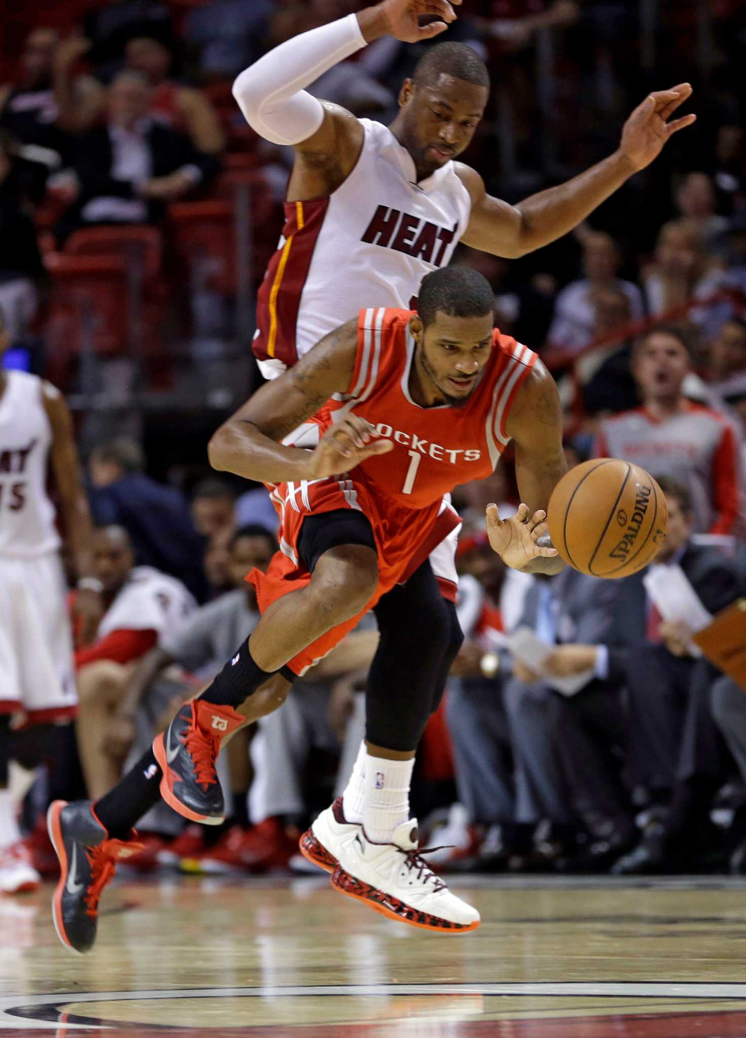 Rockets ride 3-pointers, new supporting cast to 5-0 start