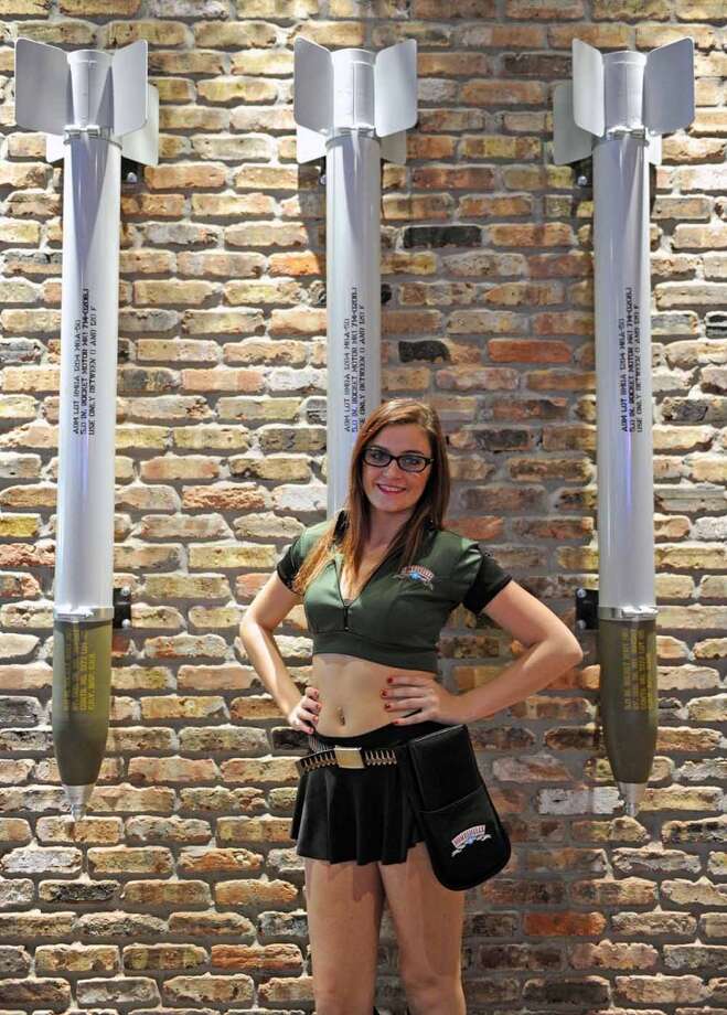 New Bombshells sports bar opening in northwest Houston - Houston Chronicle