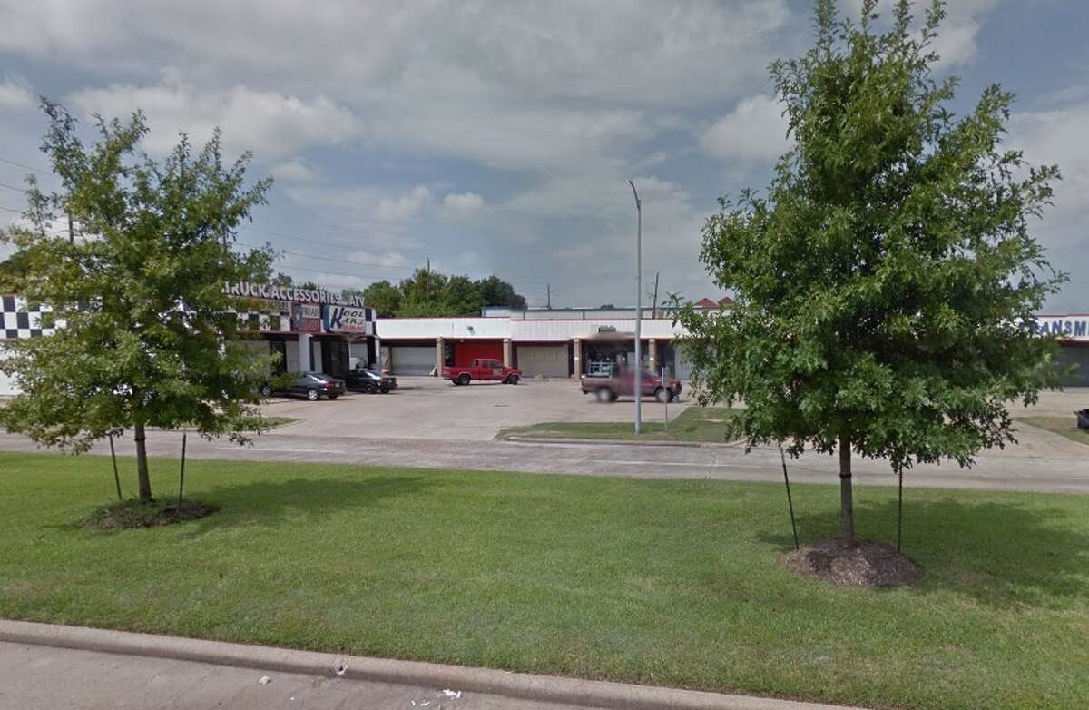 3-alarm fire burns Katy-area strip center