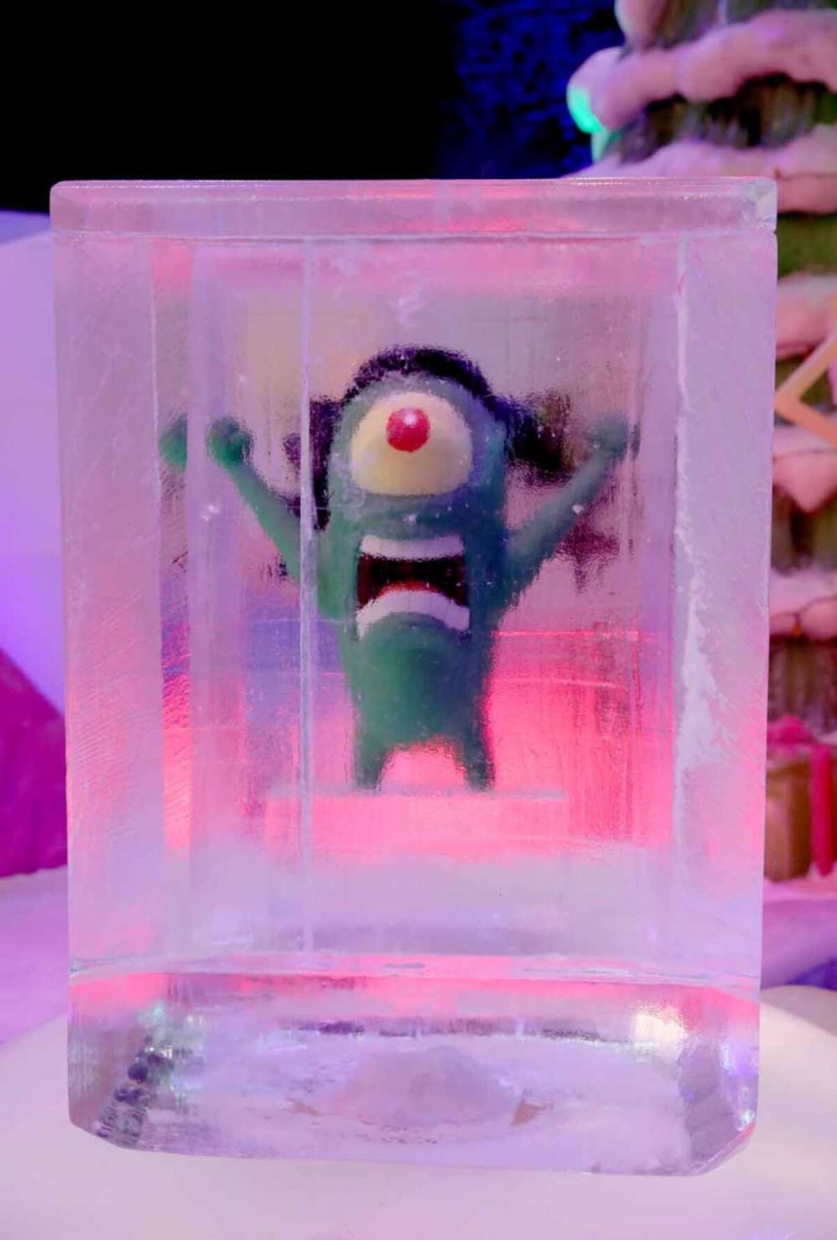 Massive SpongeBob ice sculpture debuts at Moody Gardens