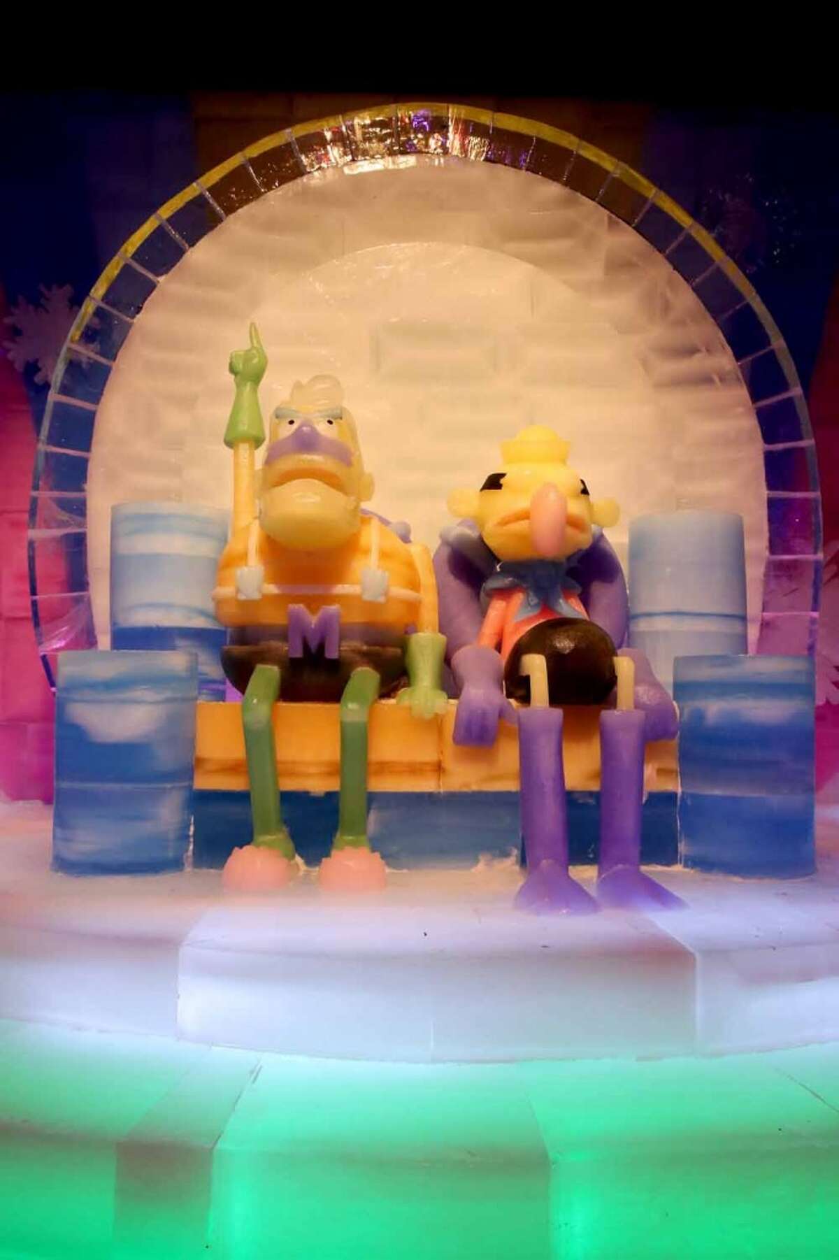 Massive SpongeBob ice sculpture debuts at Moody Gardens