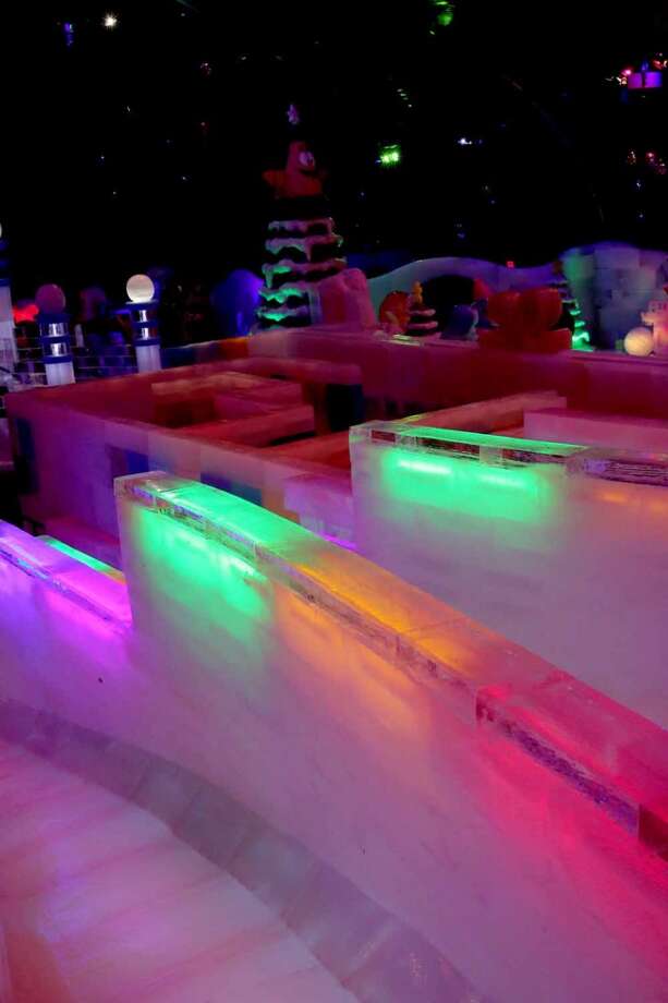 Massive SpongeBob ice sculpture debuts at Moody Gardens - Houston Chronicle