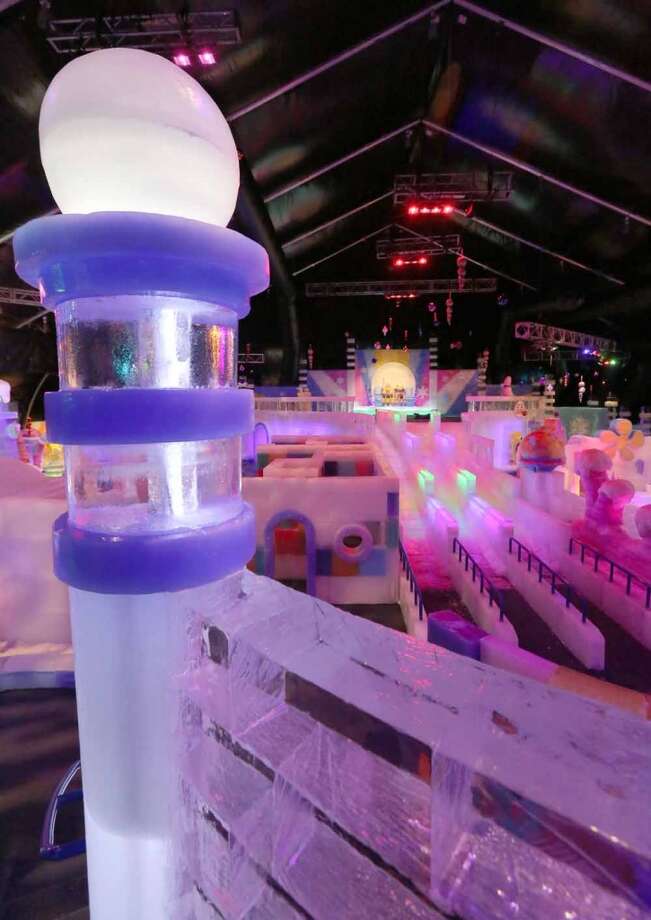 Massive SpongeBob ice sculpture debuts at Moody Gardens - Houston Chronicle