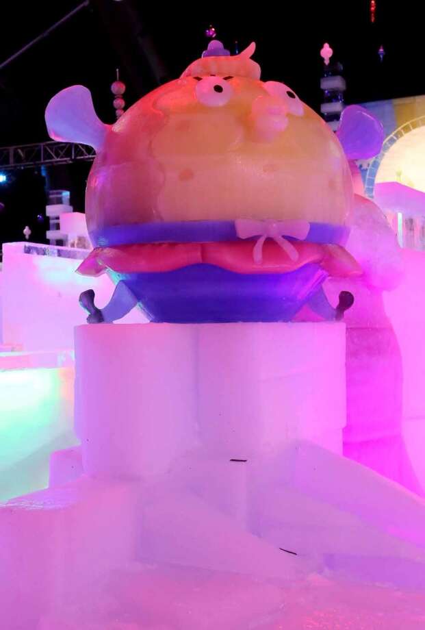 Massive SpongeBob ice sculpture debuts at Moody Gardens - Houston Chronicle