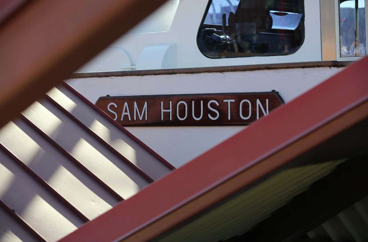 Boat tour of Houston Ship Channel offers unique view of port