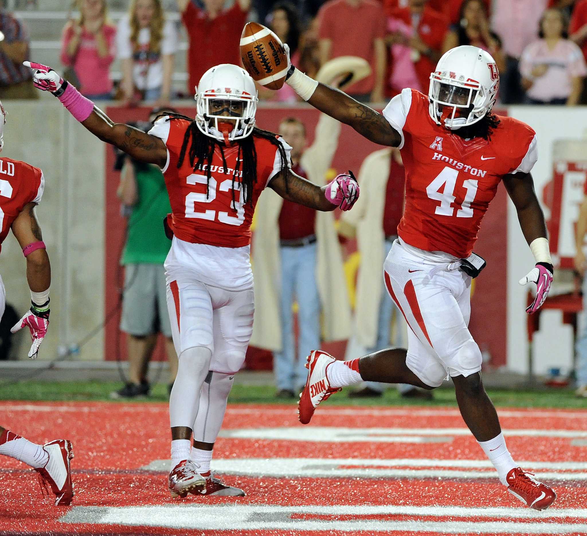 UH's Taylor emerging as leader on defense