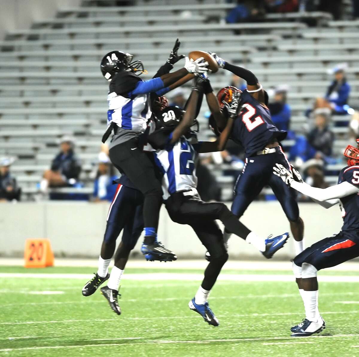 Lamar wraps up district title