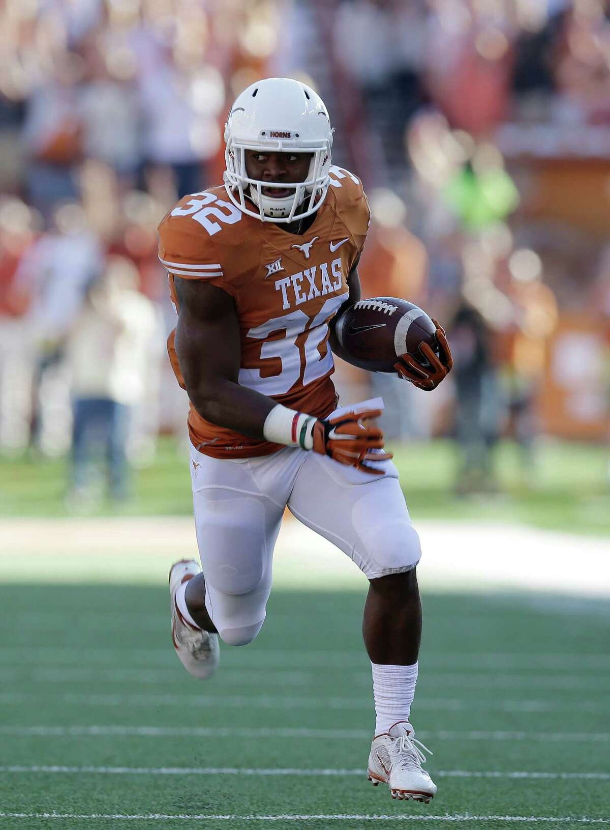 UT knocks off No. 24 West Virginia to stay in bowl hunt