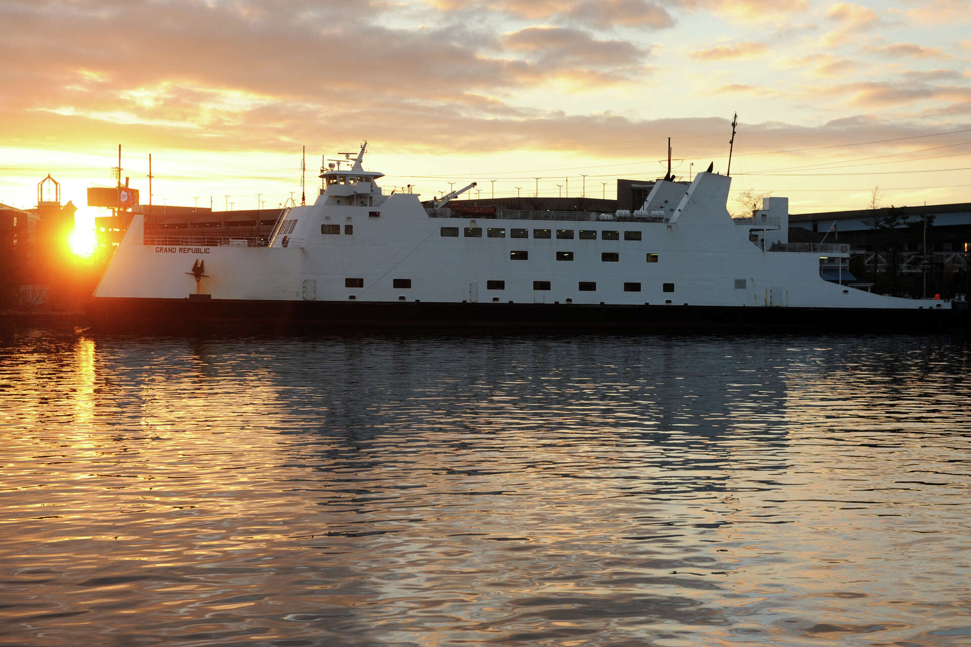Man dies after jumping off ferry in Bridgeport Harbor, official says