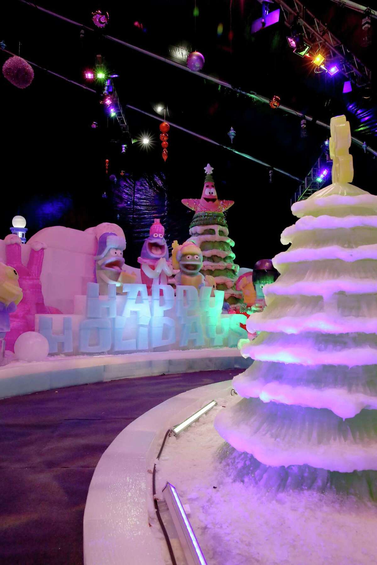 Massive SpongeBob ice sculpture debuts at Moody Gardens