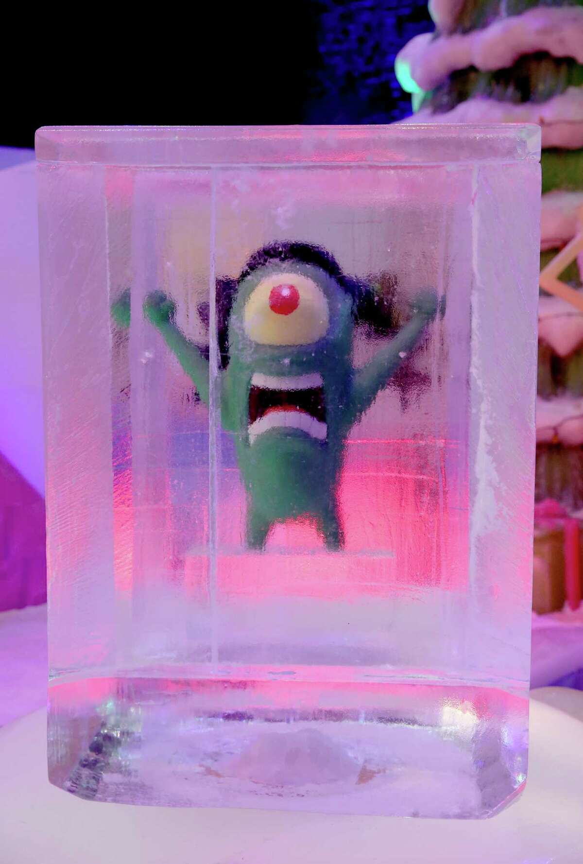 Massive SpongeBob ice sculpture debuts at Moody Gardens