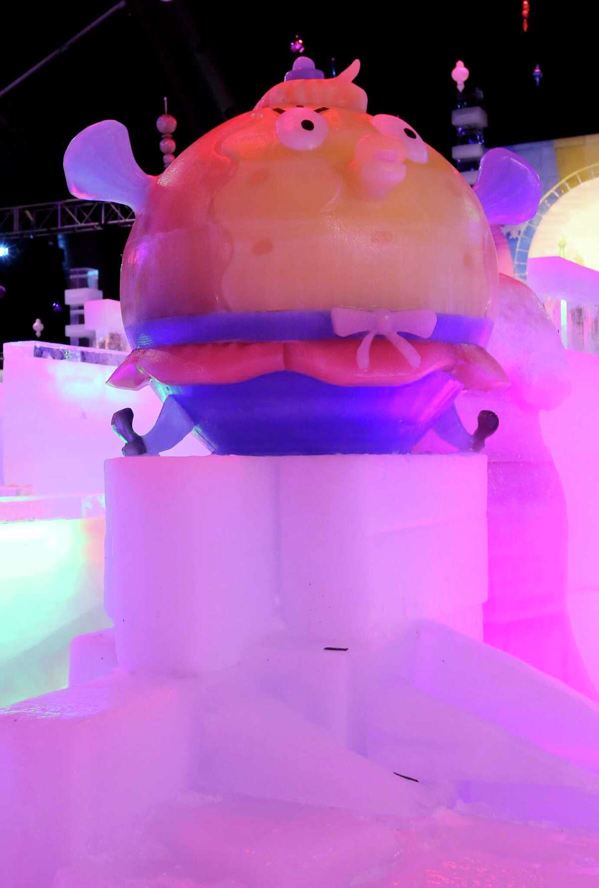 Massive SpongeBob ice sculpture debuts at Moody Gardens