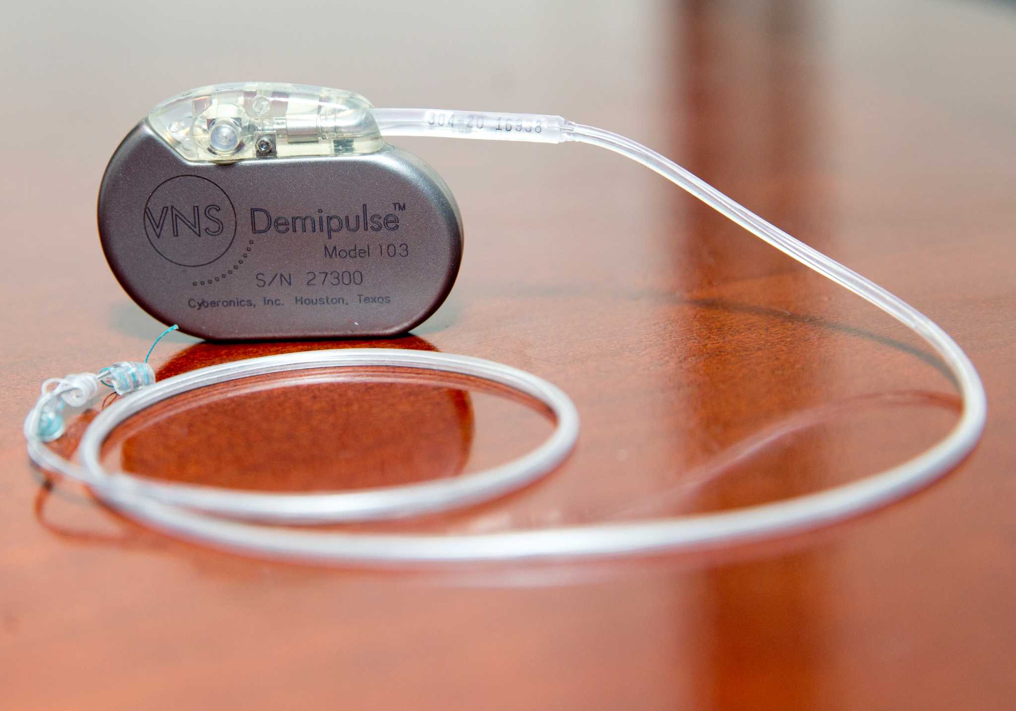 Cyberonics hopes to sell new epilepsy device in 2015
