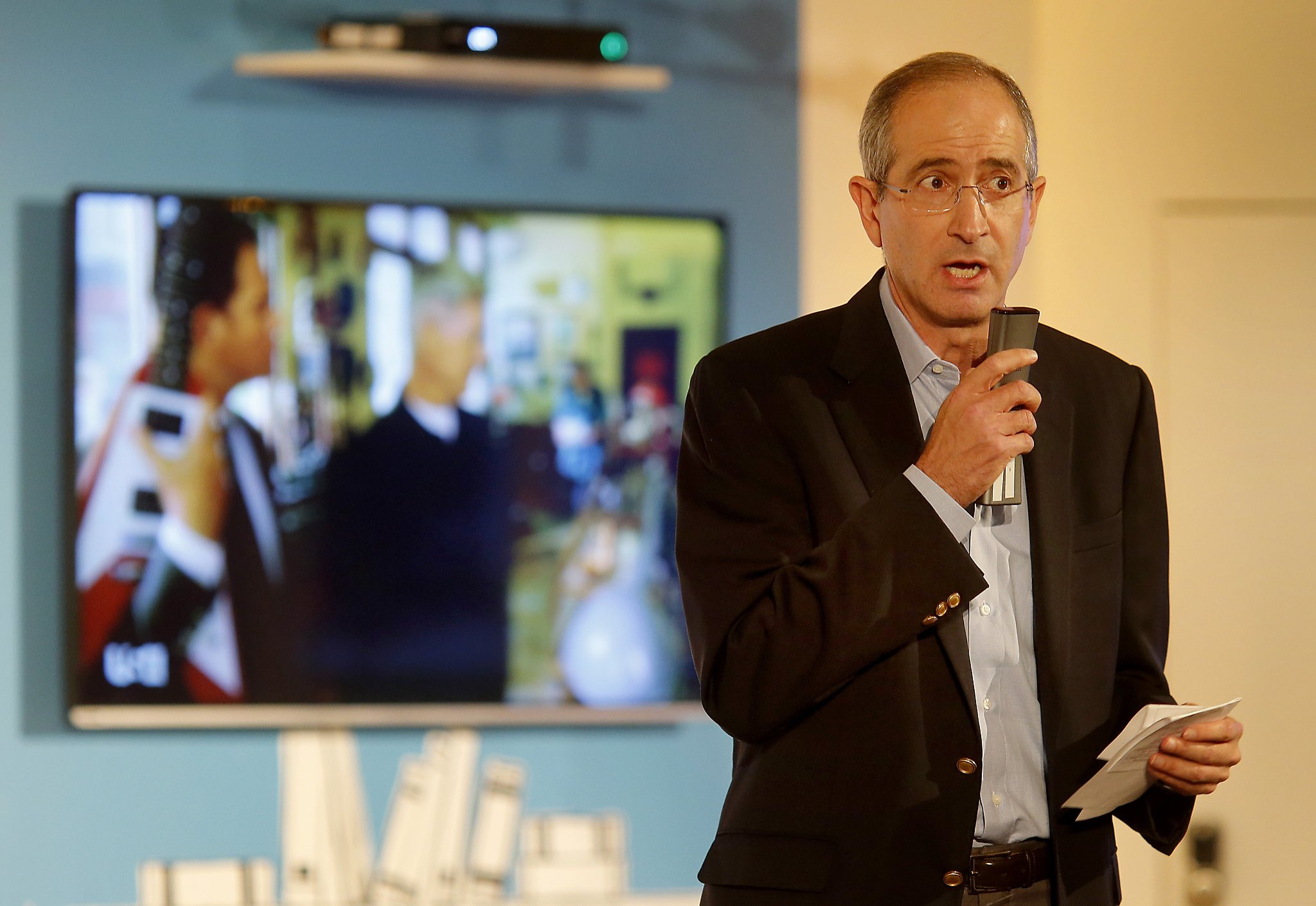 Comcast CEO agrees with Obama on net neutrality, sort of