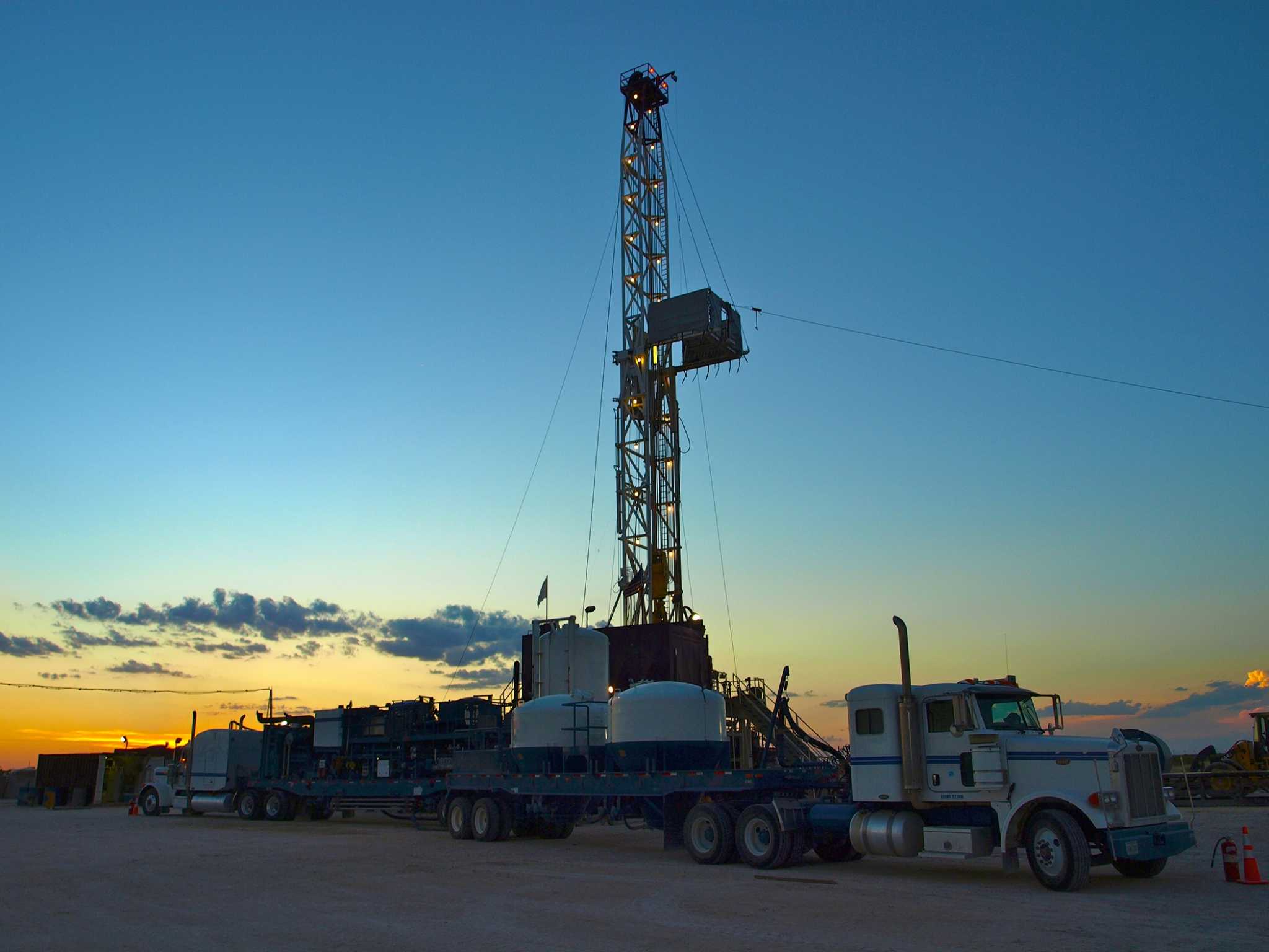 Houston oil field giants discuss merger