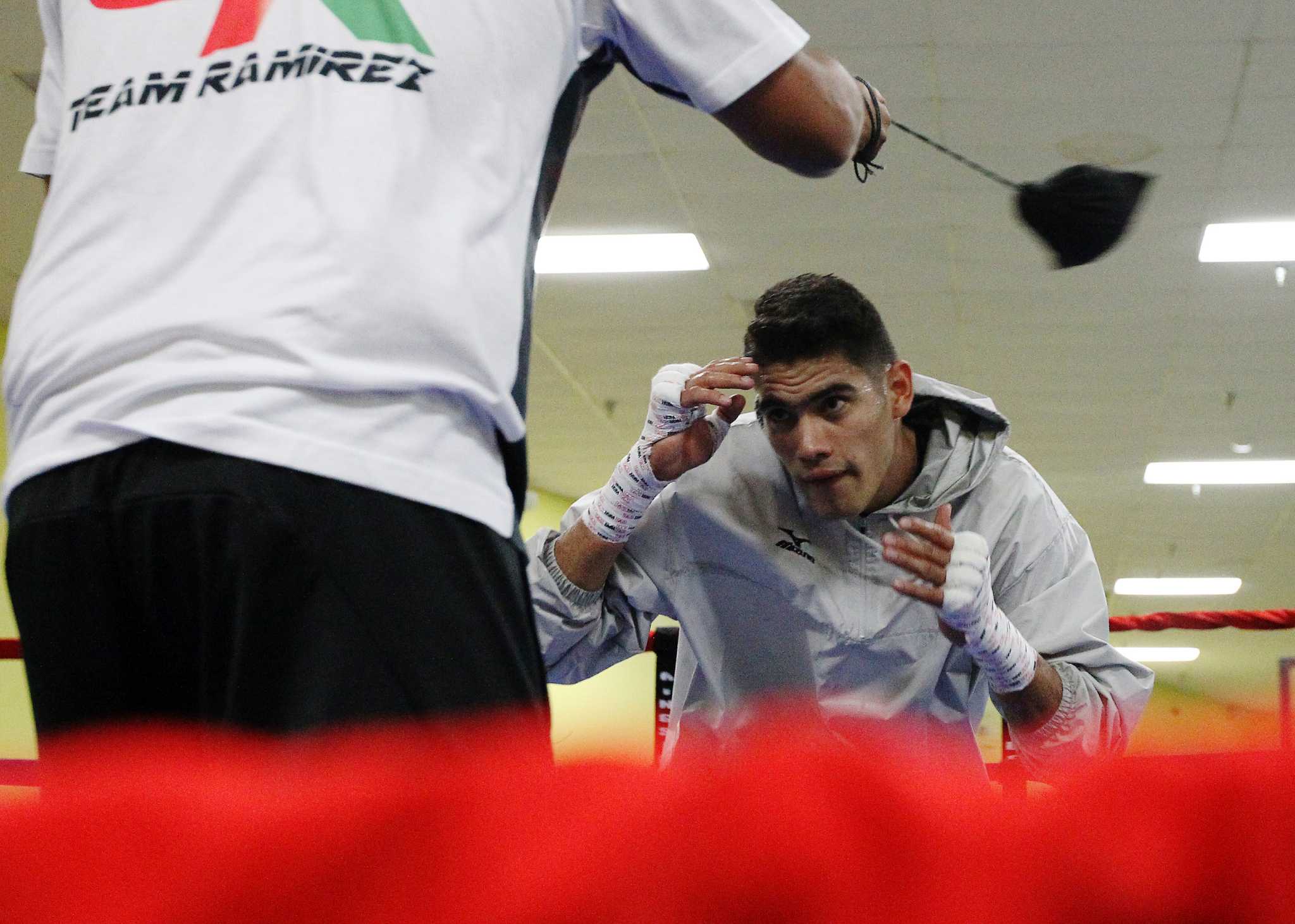 Rising Mexican boxer needs exposure