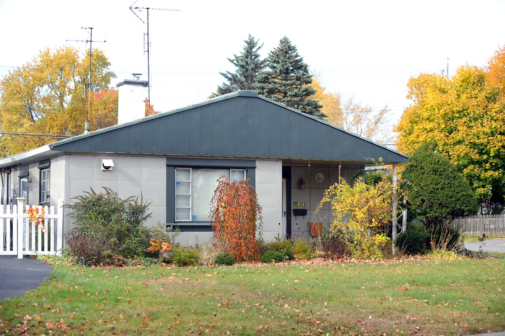 Photos: Lustron enameled steel homes