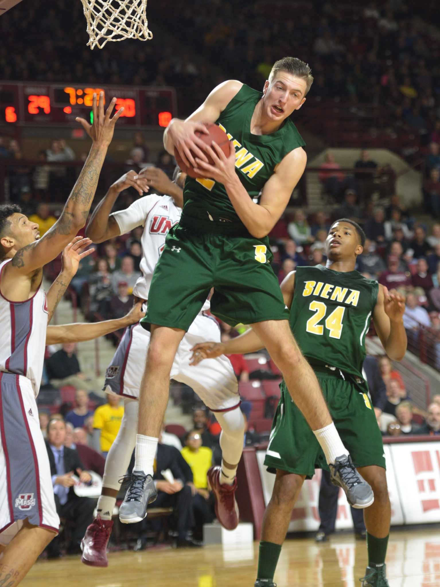 Siena basketball falls to UMass in season opener