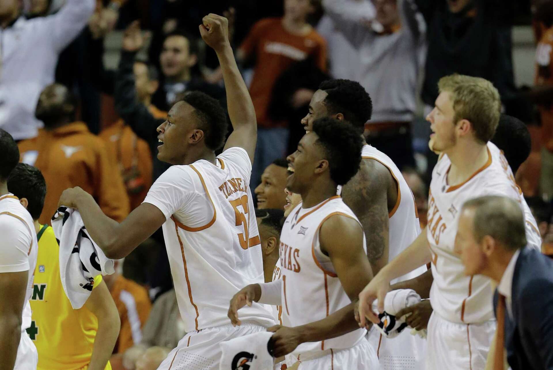 Newcomer Myles Turner leads No. 10 Texas to season-opening victory