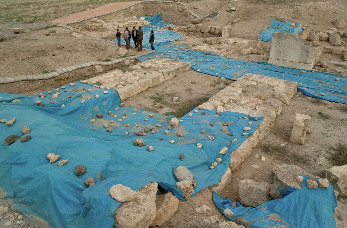 Archaeologists dig at ancient site near Syrian war
