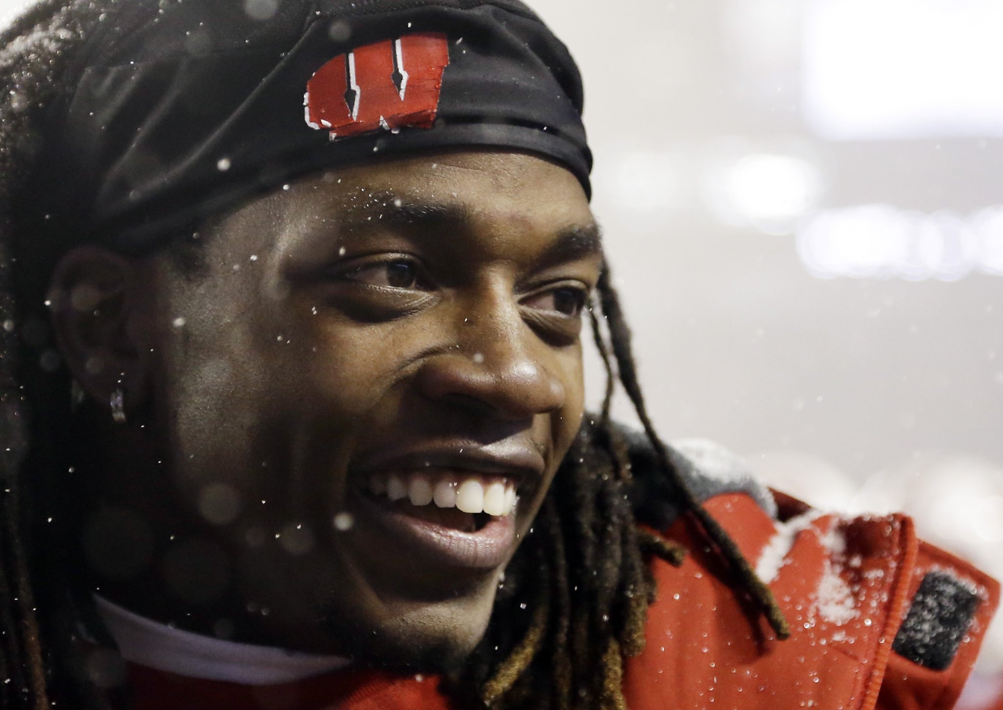 Wisconsin’s Gordon breaks rushing record with 408 yards