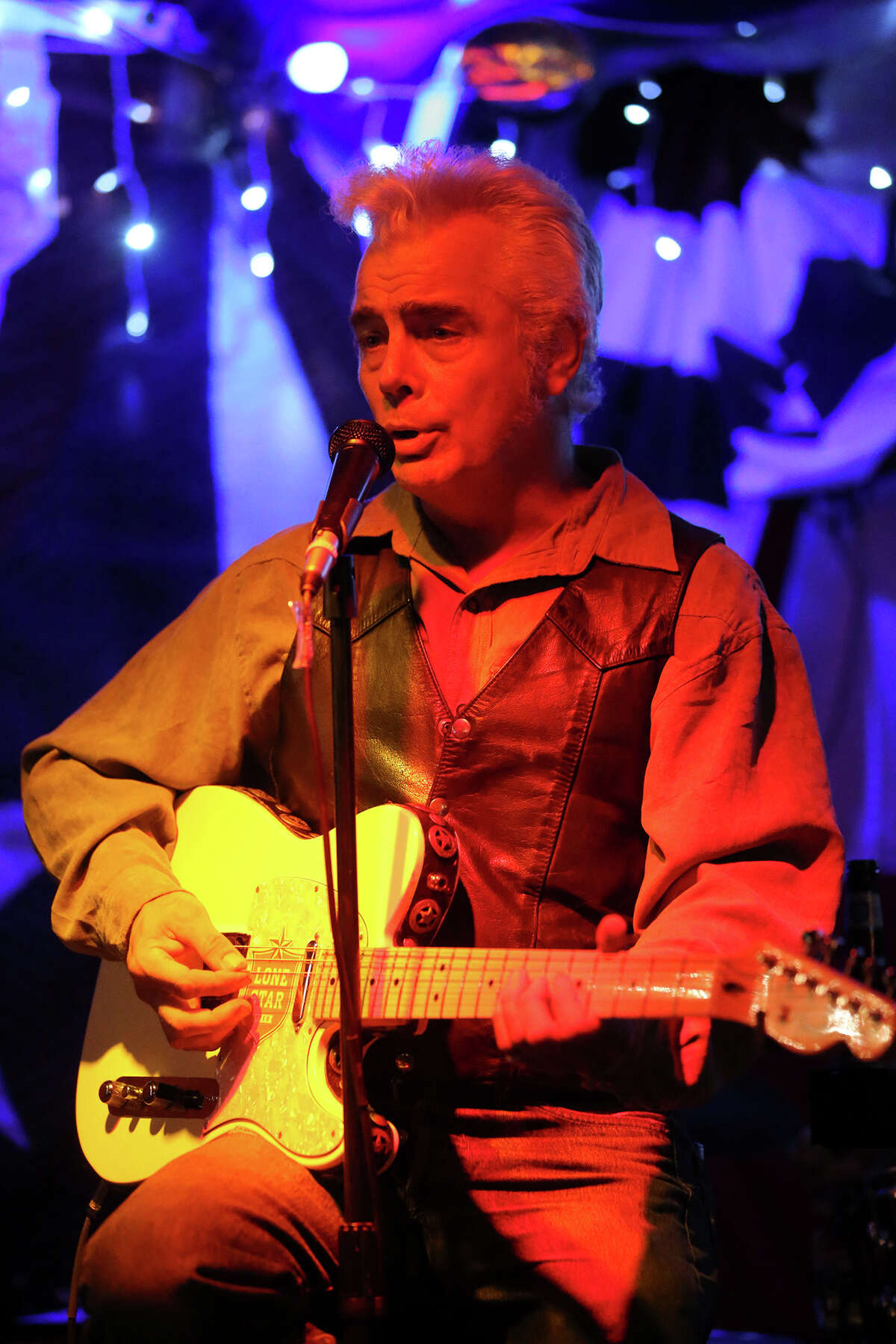 Dale Watson may have best honky-tonk in Texas — just east of S.A.