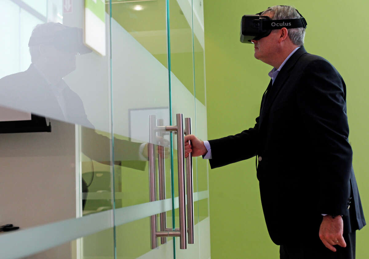 Seeking young investors, Fidelity Labs looks to Oculus Rift