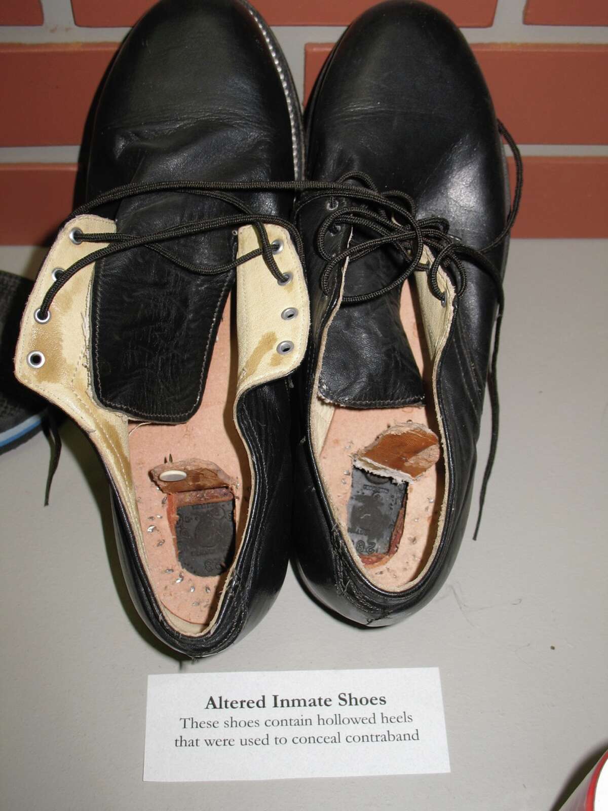 TDCJ: More than 1,400 makeshift weapons seized from Texas inmates in 2014