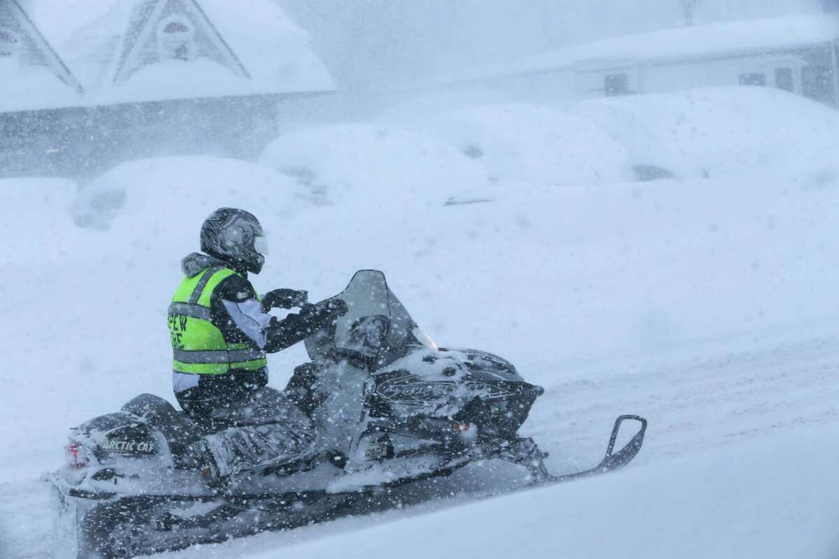 Early winter pummels much of country, strands cars