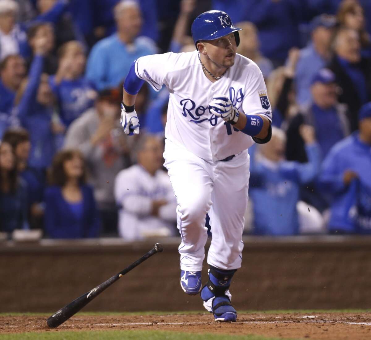 Billy Butler signs a 3-year contract with A’s