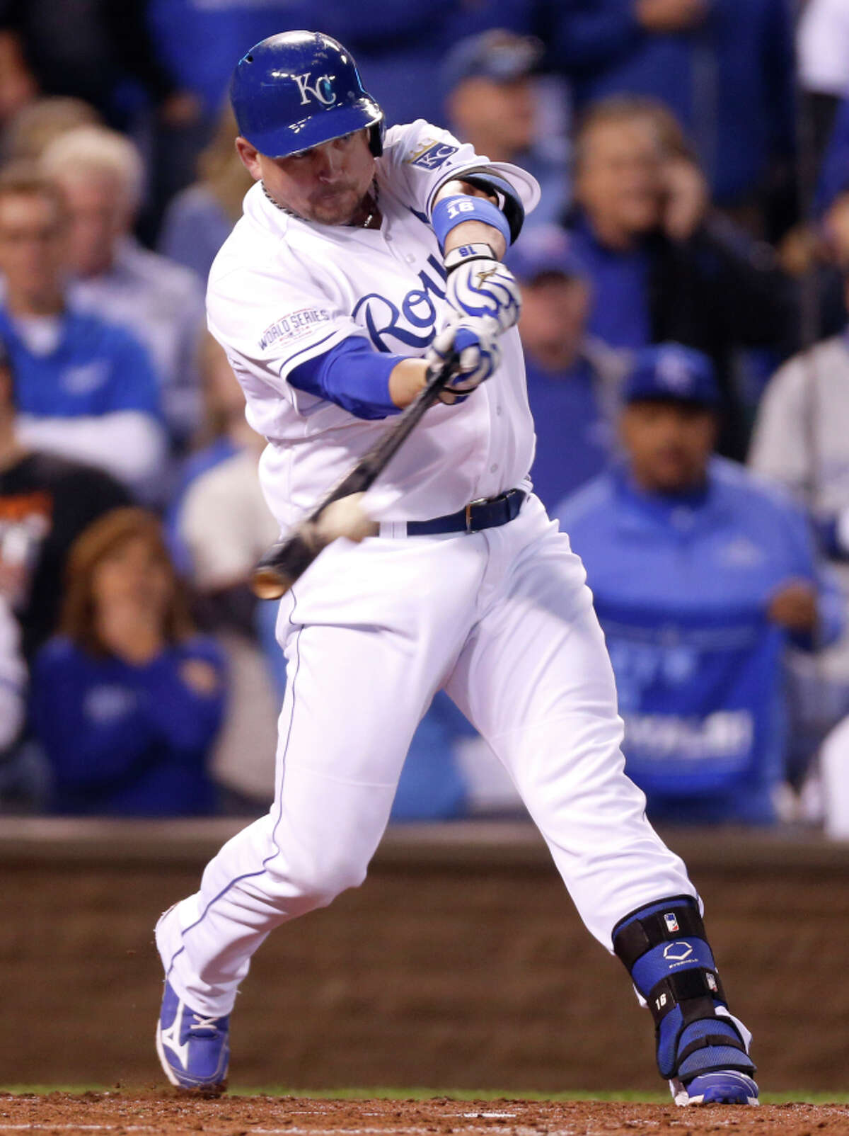 Billy Butler signs a 3-year contract with A's