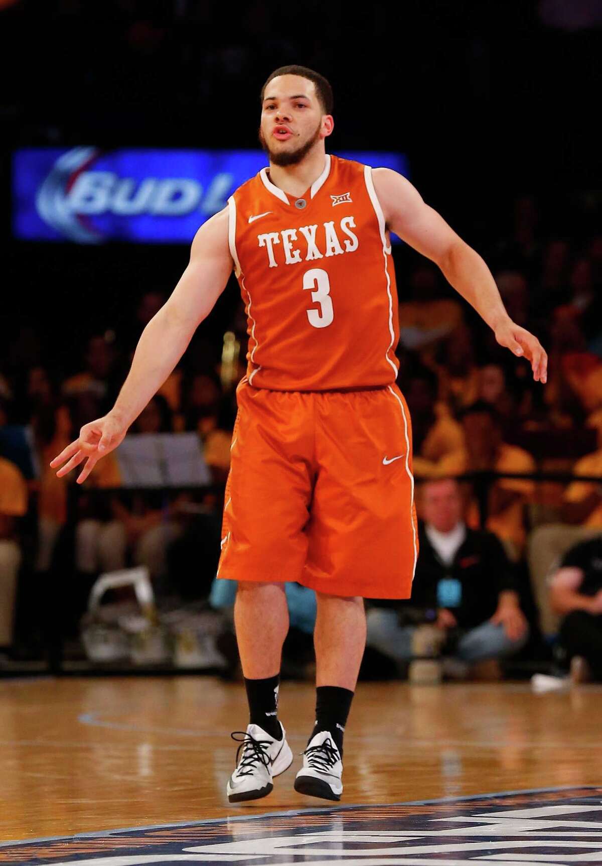 No. 10 Texas knocks off Iowa in NYC's 2K Classic semis