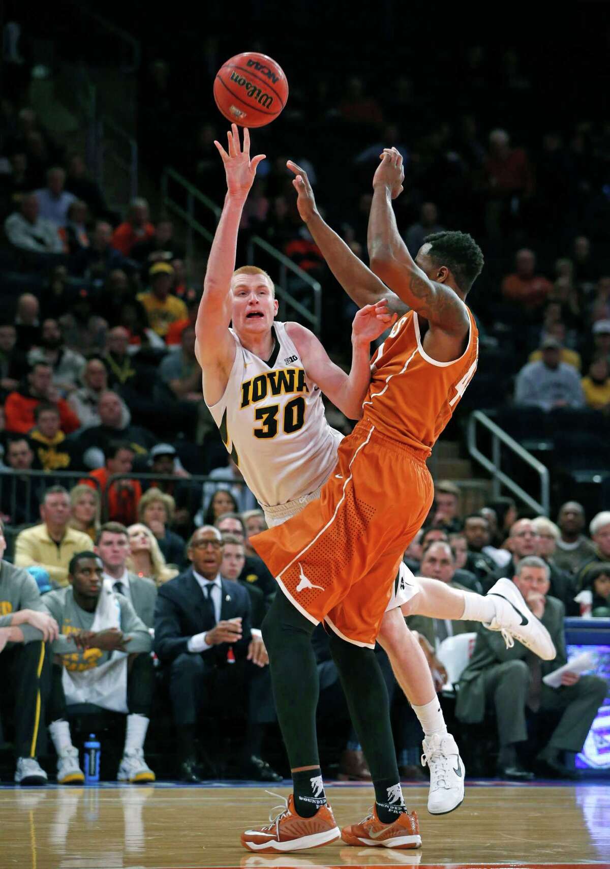 No. 10 Texas knocks off Iowa in NYC's 2K Classic semis