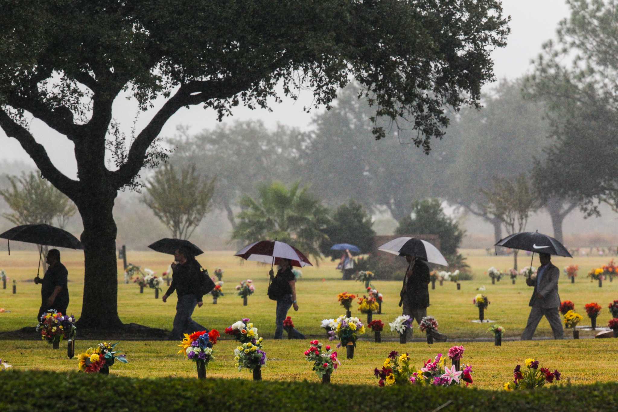 Mourners remember victims of Dupont leak at funeral services