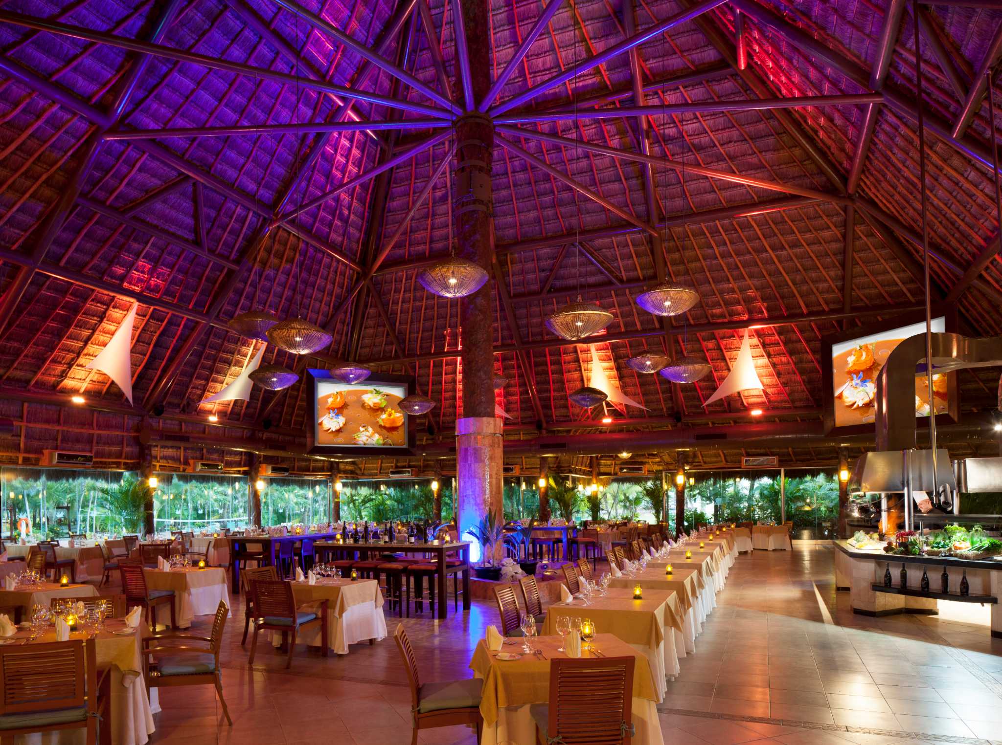 Dinner is theater at this all-inclusive Riviera Maya resort