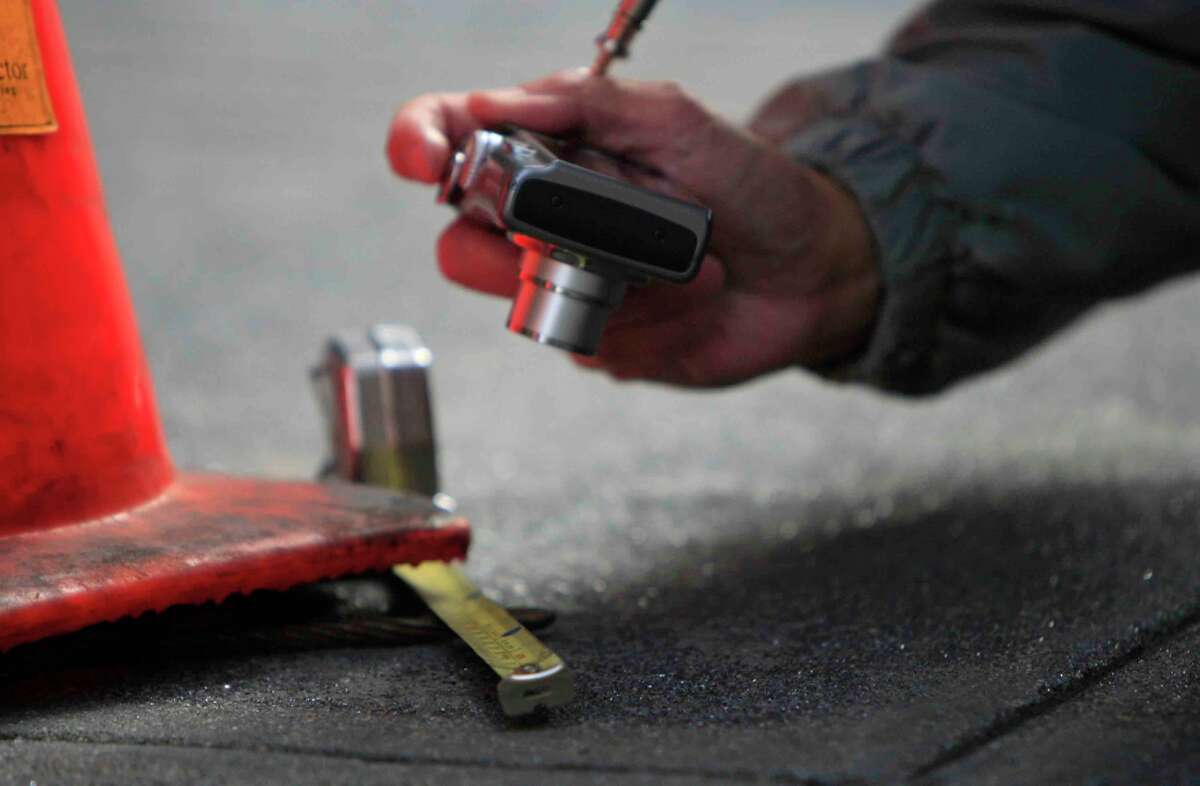 Window washer survives 11-story fall from S.F. building
