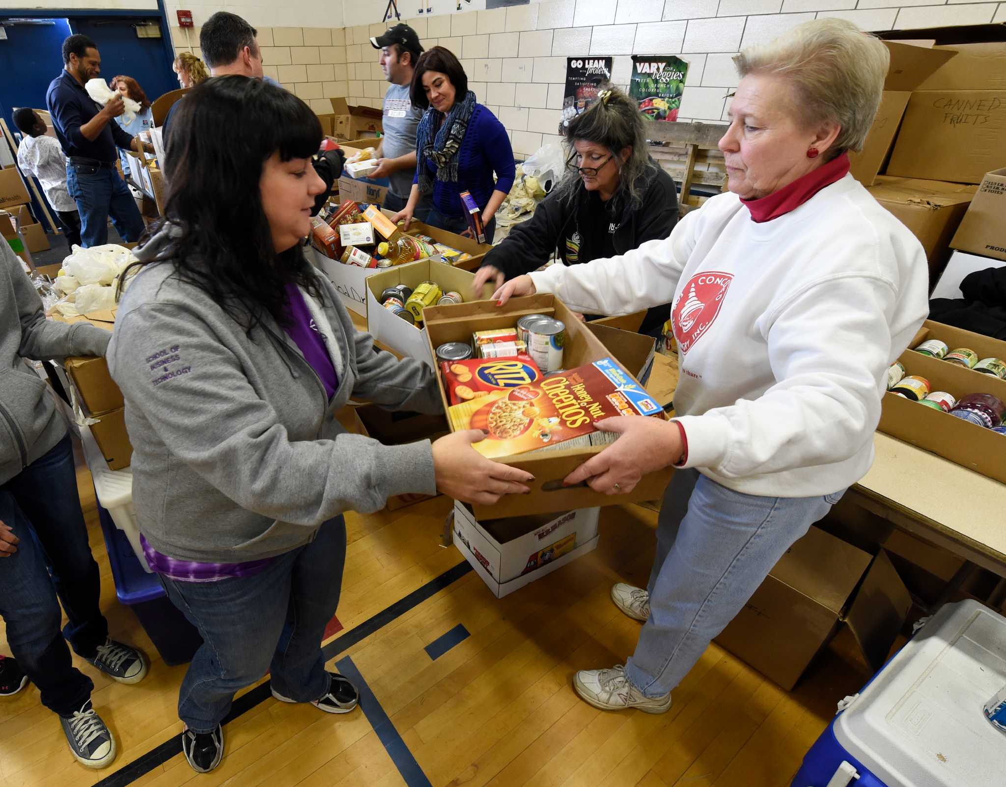 Thanksgiving food drive makes a difference 2,600 times
