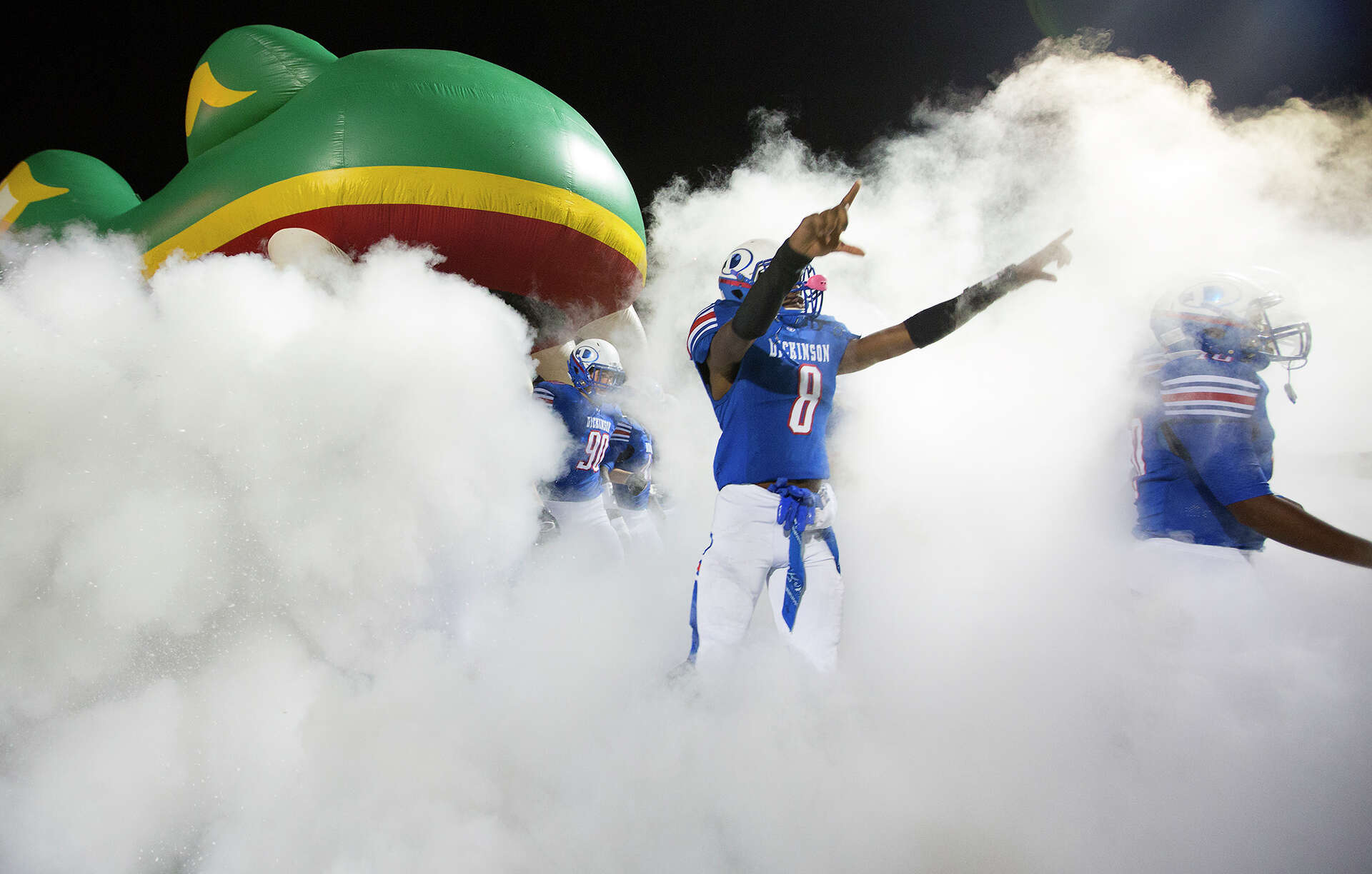 Dickinson extends undefeated season with win over Pearland in playoffs