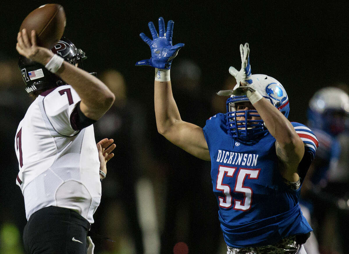 Dickinson extends undefeated season with win over Pearland in playoffs