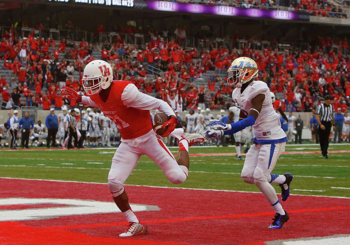 UH turns back Tulsa to gain bowl eligibility