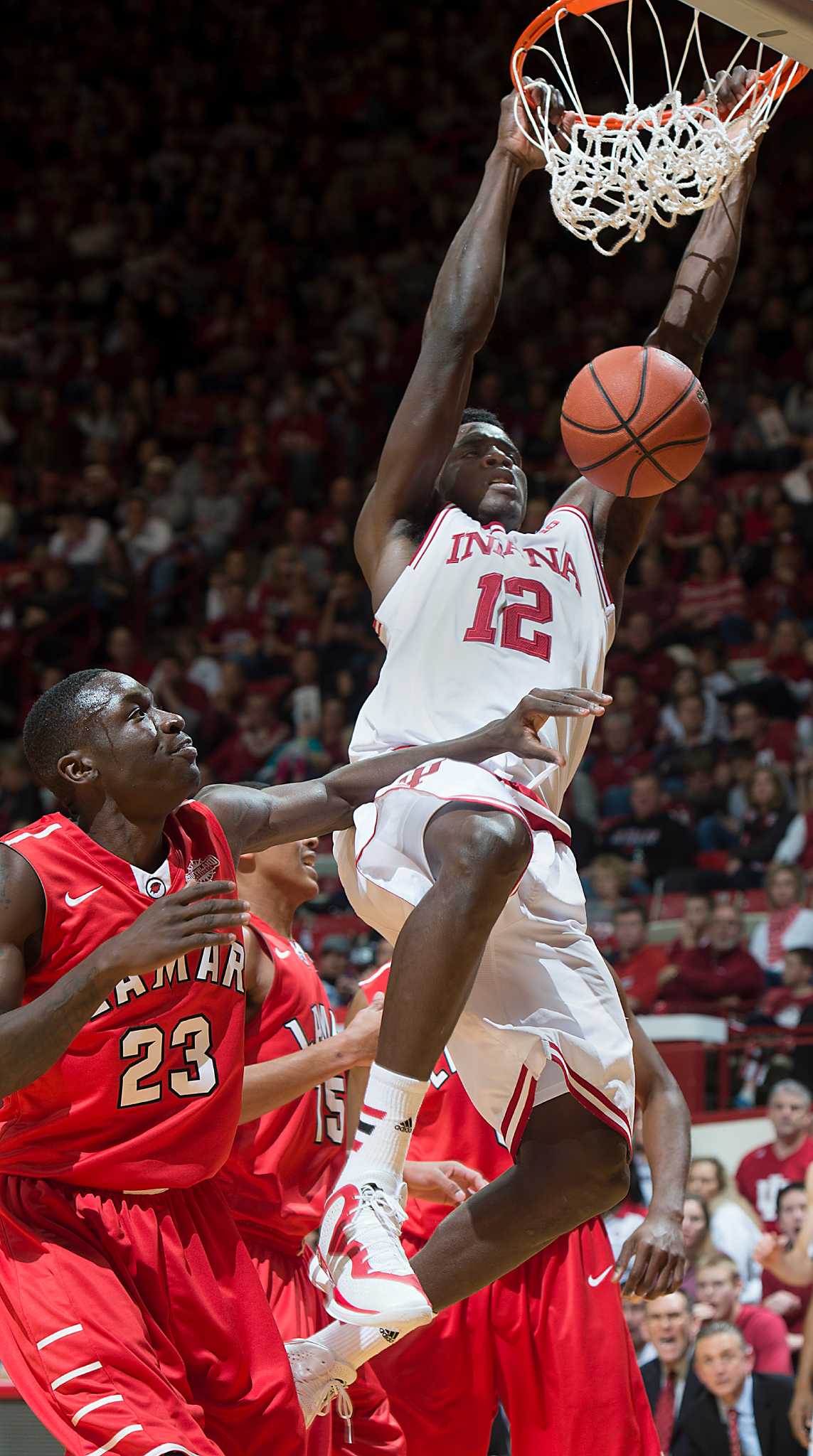 Indiana holds off Lamar men