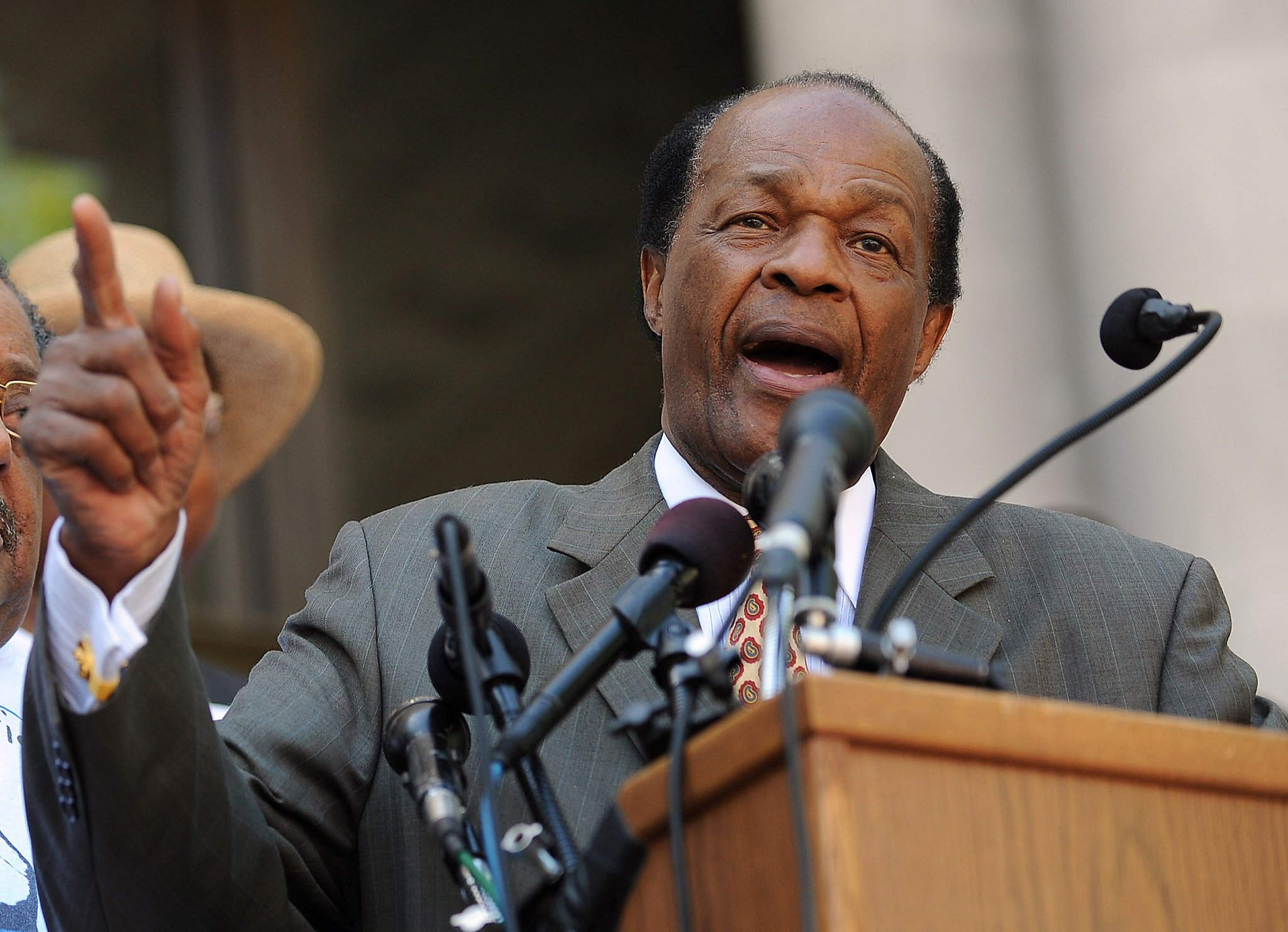 Marion Barry, re-elected Washington mayor after drug term, dies