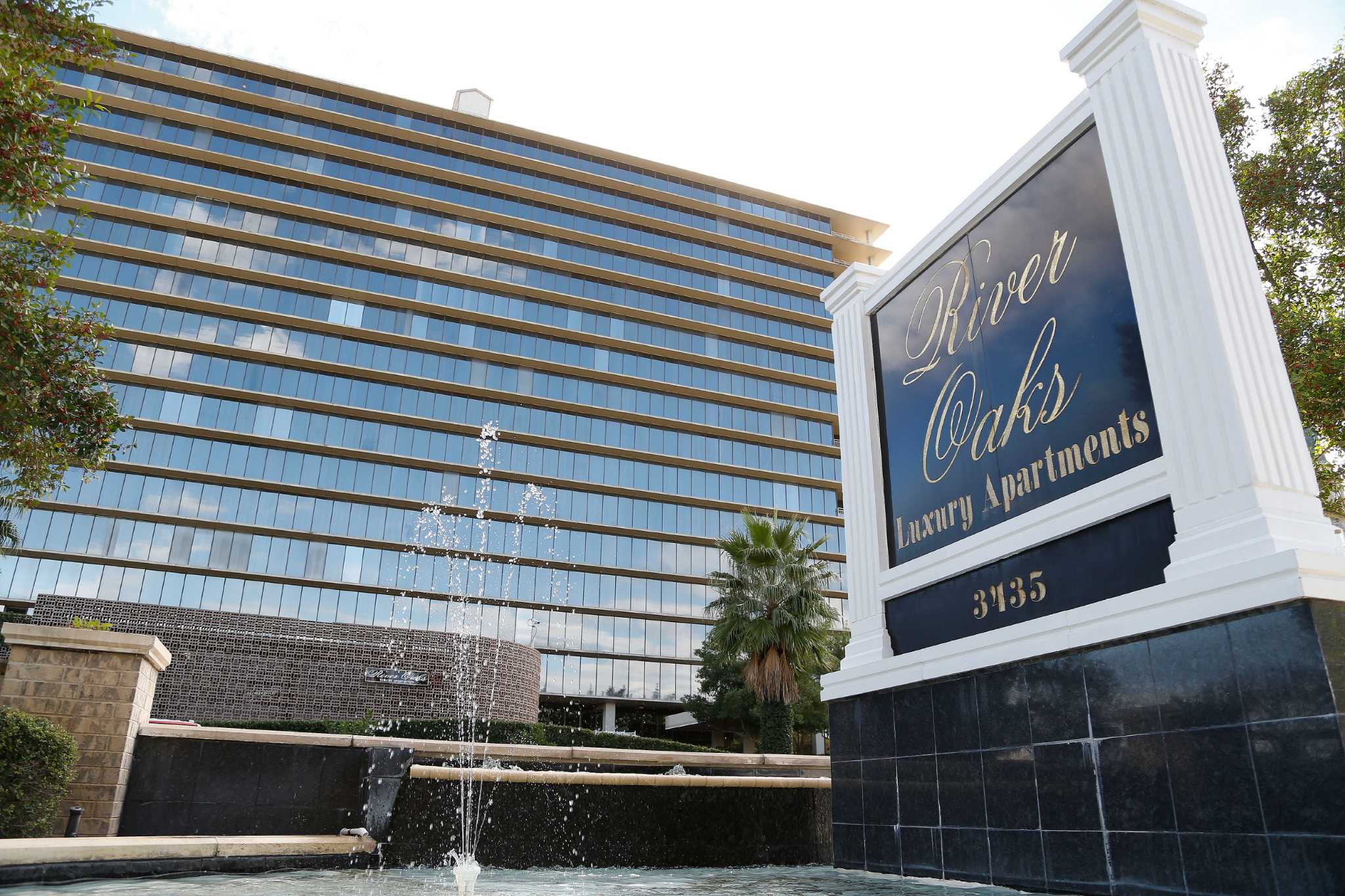 Developer to convert River Oaks high-rise into condos