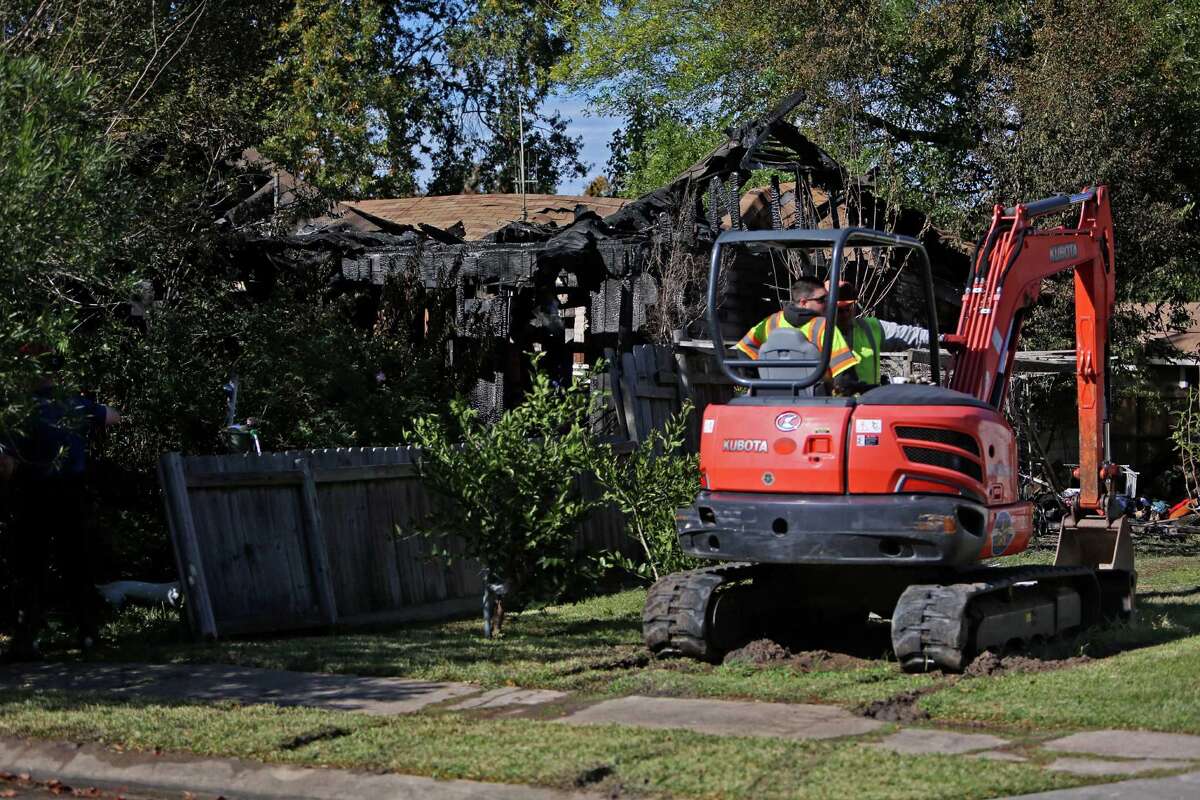 3 killed in Pasadena house fire