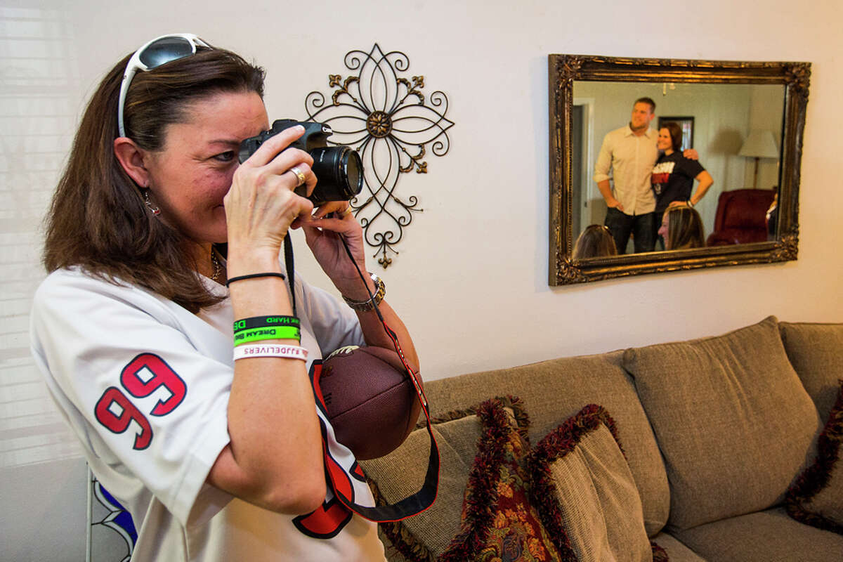 Watt, Barbara Bush team up for a holiday classic
