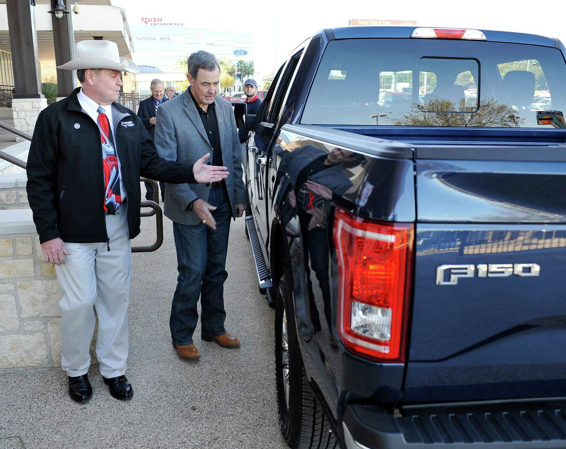 Dad of Texas Tech coach Kliff Kingsbury to buy first 2015 F-150