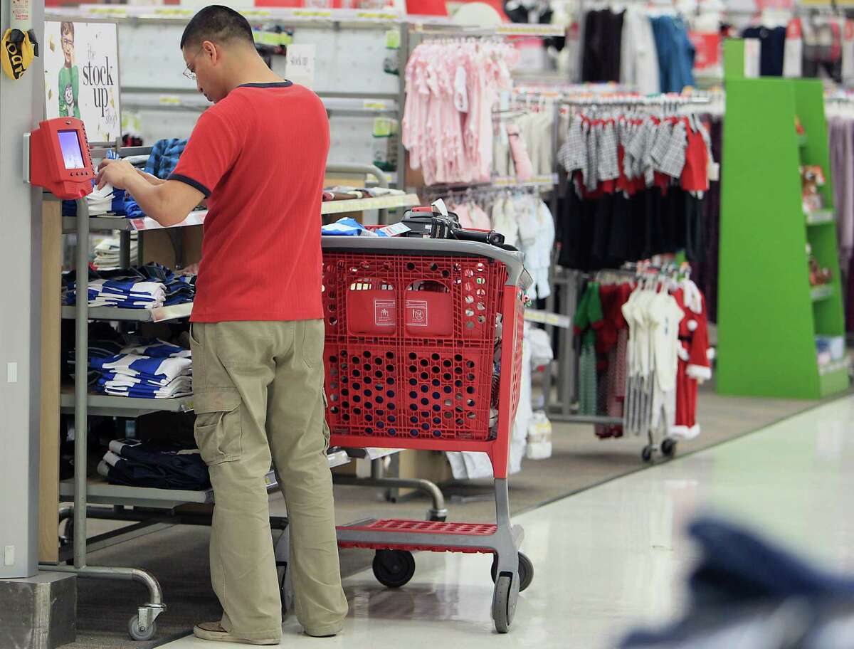 Retailers strive to stand out with apps, in-store service