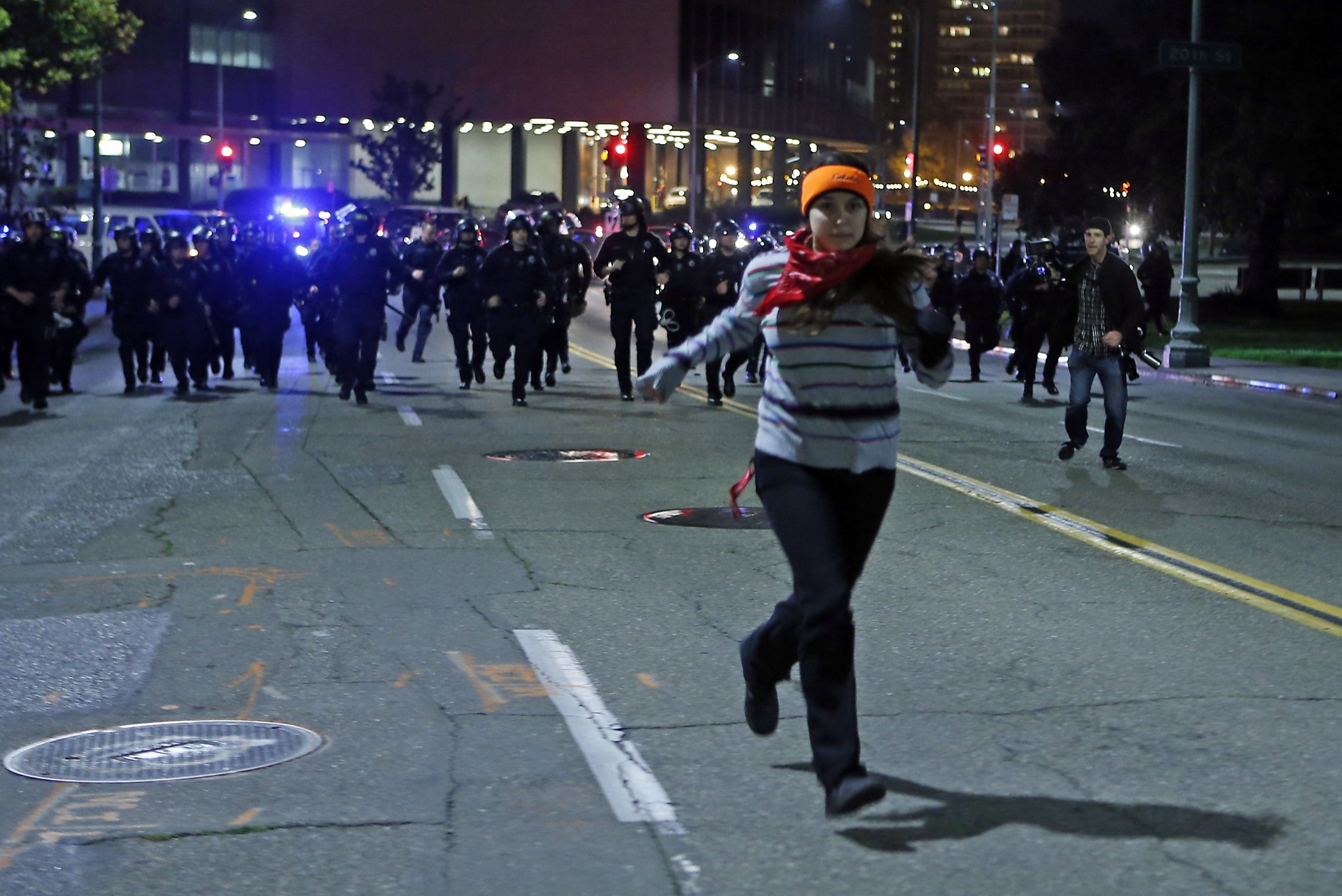 35 arrested in Oakland on 3rd straight night of protests
